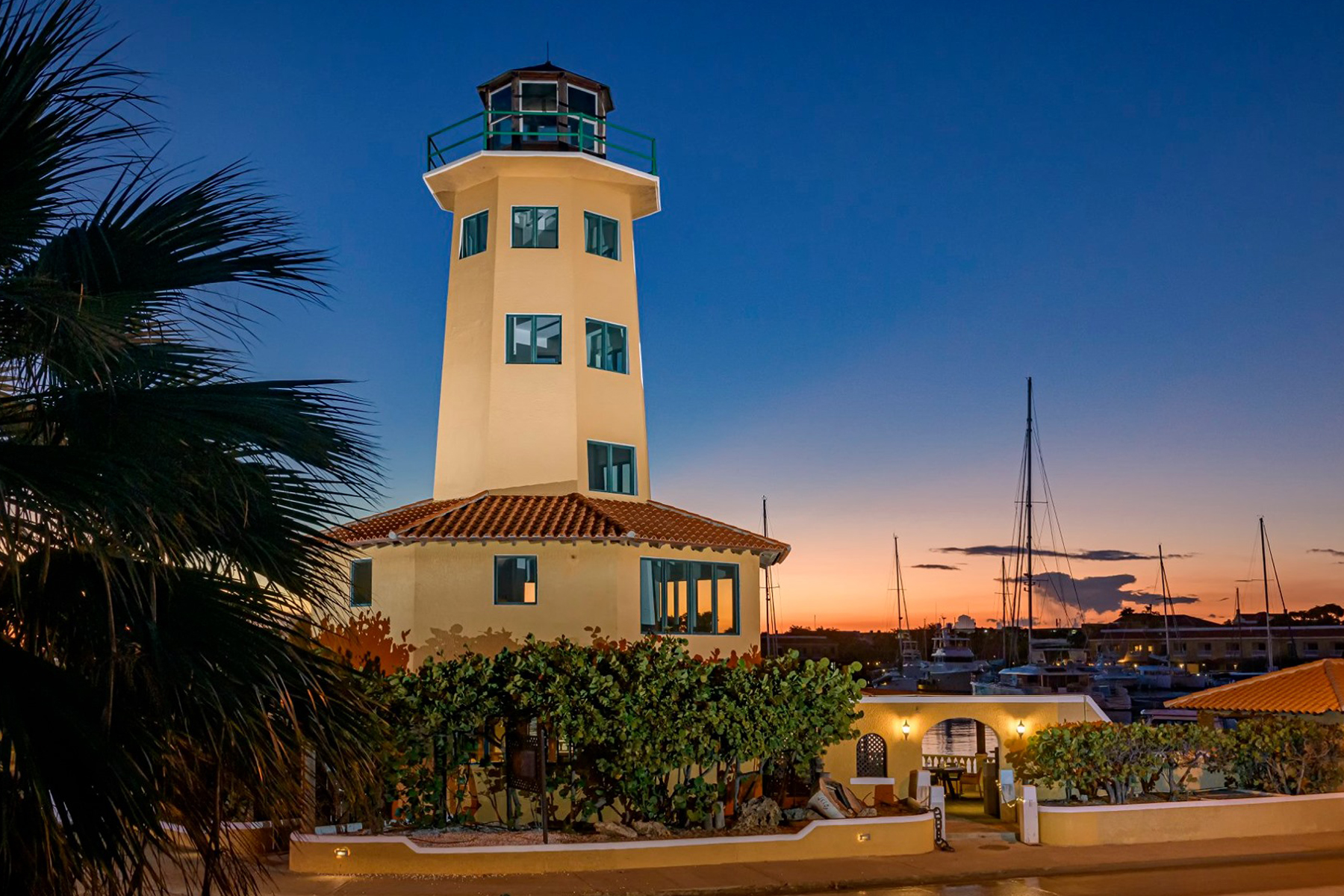 Oscar Lighthouse - Sunwise Bonaire
