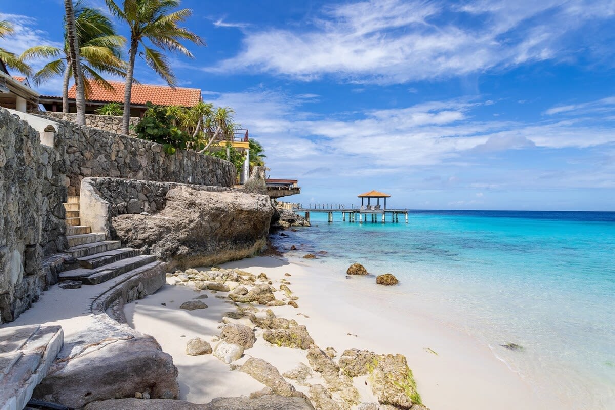 Nex-Ta-Sea with beach and house reef for divers - From $675 per night